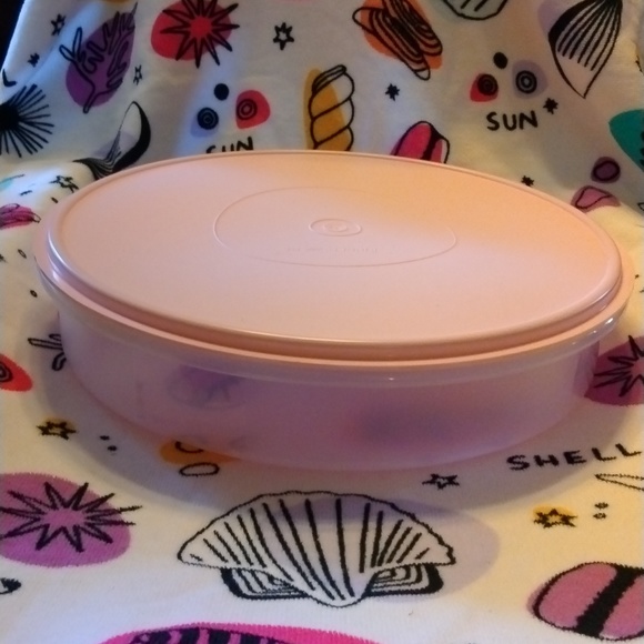 Tupperware | Kitchen | Tupperware 2 Round Pie Food Storage Container ...